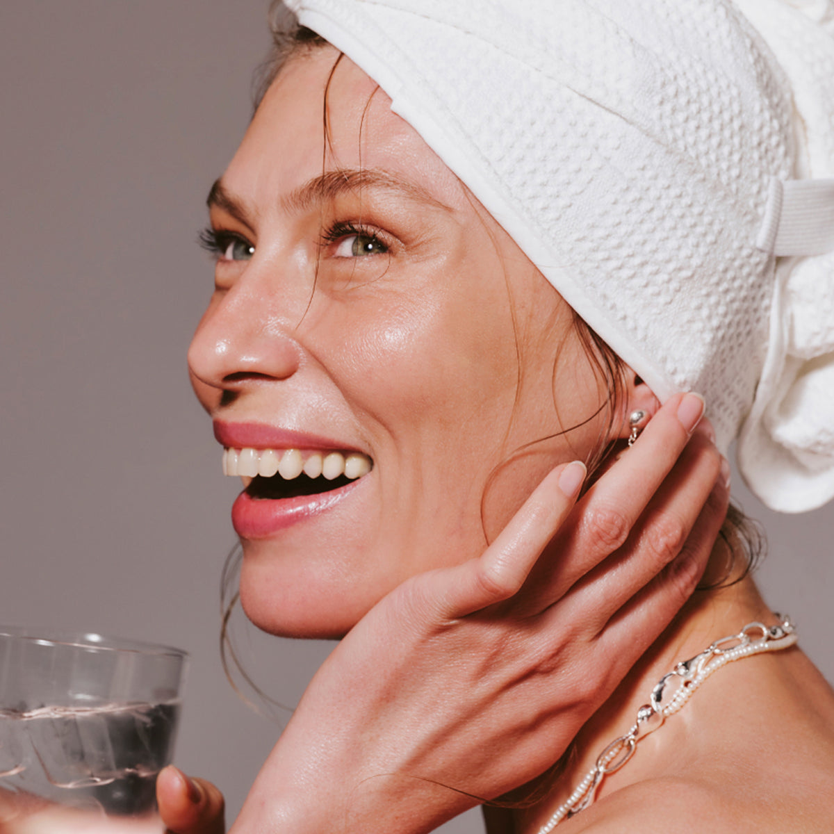 The Towel – VIOLET GREY